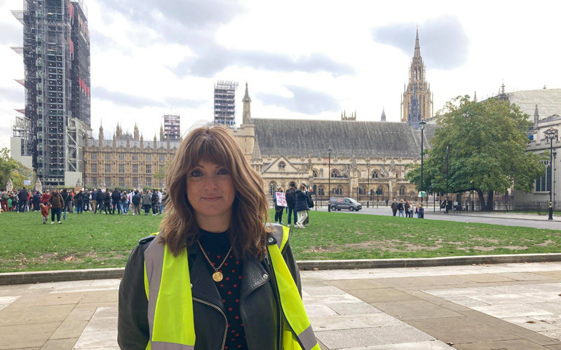 Hundreds of hospitality workers descend on Parliament to demand ...