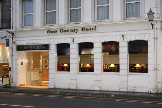 Fire at Perth hotel kills three people