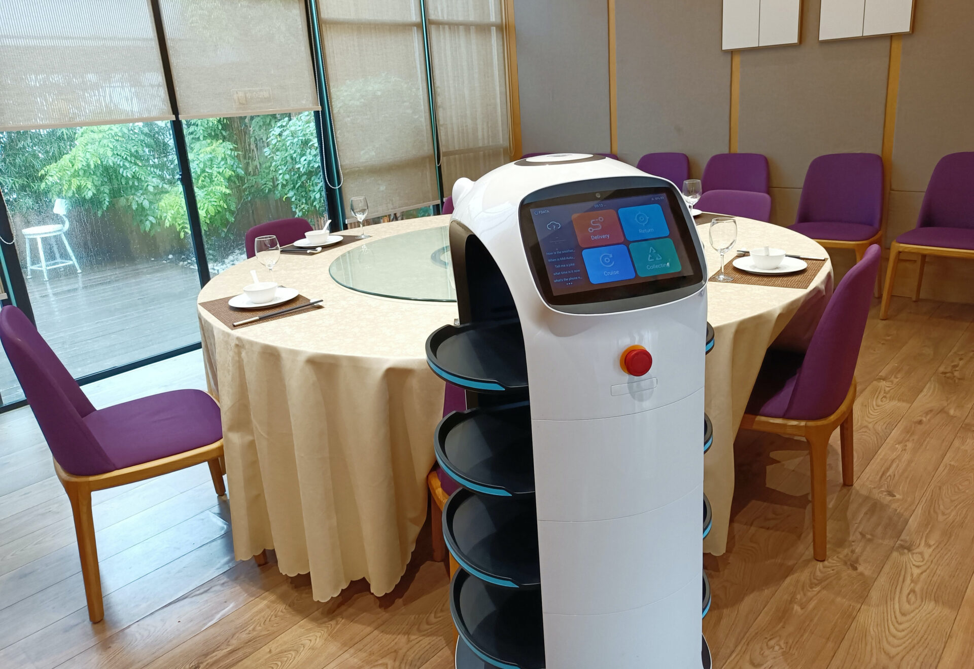 Service robots: 61% of guests experience positive emotions