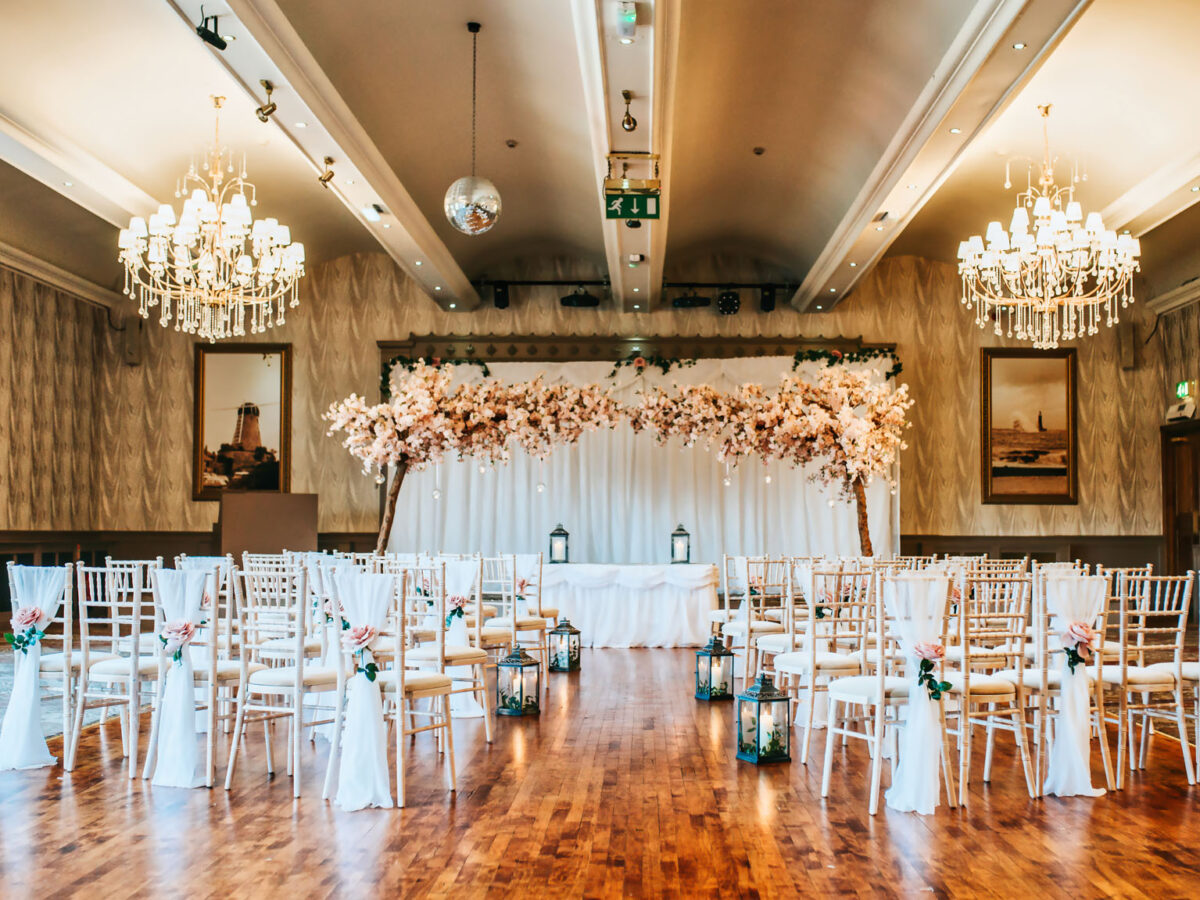 How much do wedding venue owners make 60 photos - Vianawedding.com