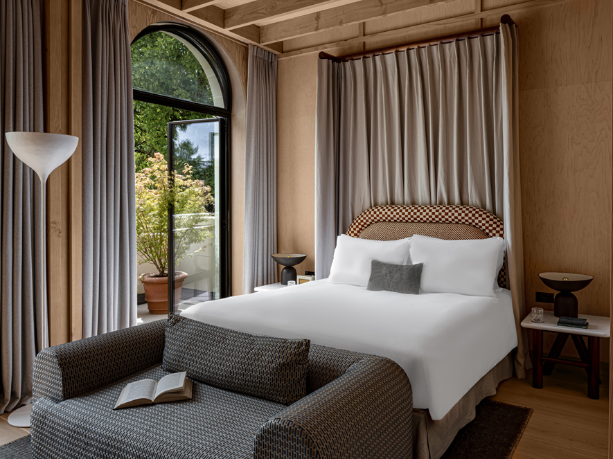 Pavilion extension adds 5 new bedrooms to Cowley Manor hotel