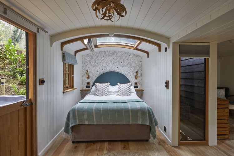 New hotel manager joins The Fish on Farncombe Estate